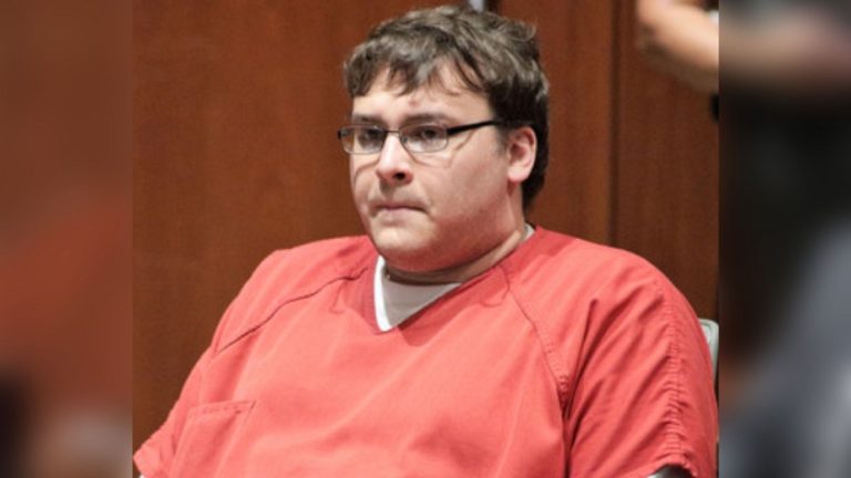 Teacher was facing over 100 years in jail for 'groping' 28 first grade ...